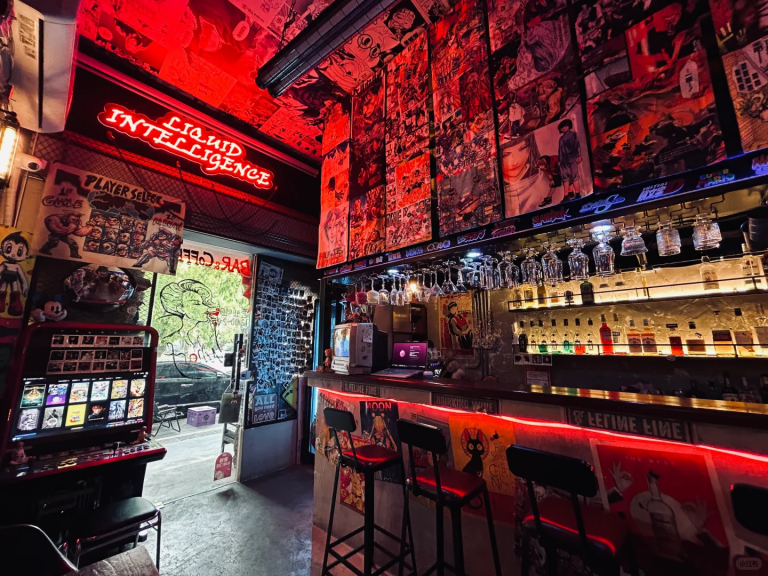 🎮 The Rise of Barcades: Why Adults Are Flocking to Retro Arcade Bars ...